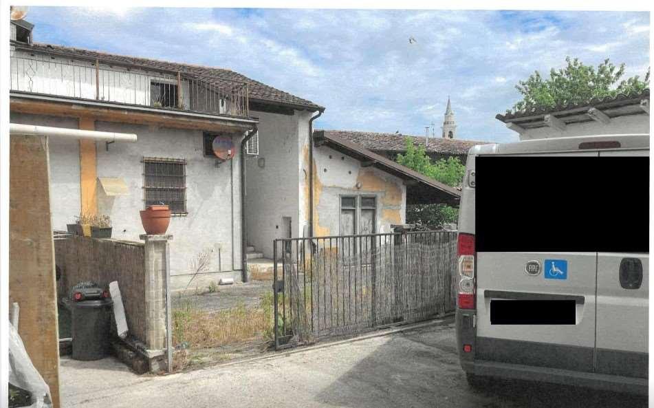 Locale commerciale in vendita a Genivolta