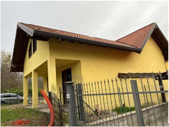 Rustico in vendita a Cadrezzate con Osmate