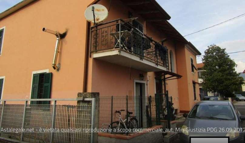 Villa a schiera in vendita a Luni