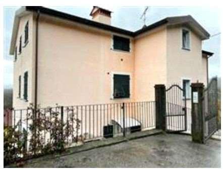 Appartamento in vendita a Follo