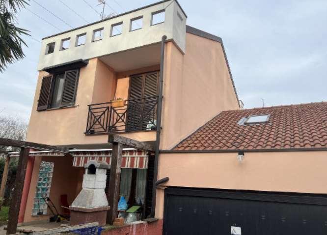 Villa a schiera in vendita a Robecchetto Con Induno