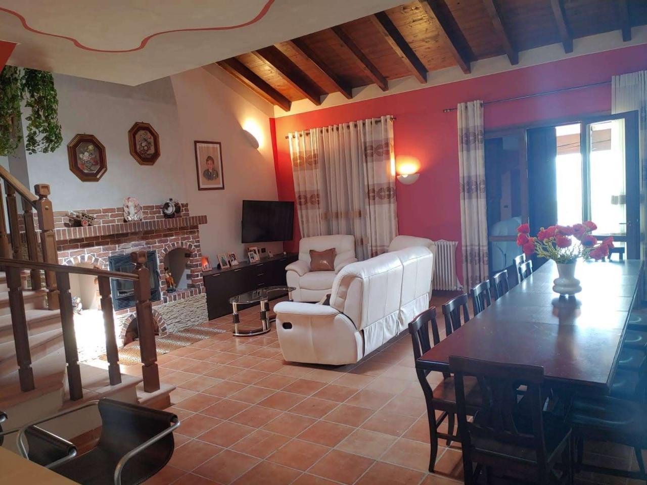 Villa bifamiliare in vendita a Bettola