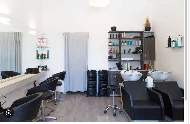 Parrucchiere in vendita a Piacenza