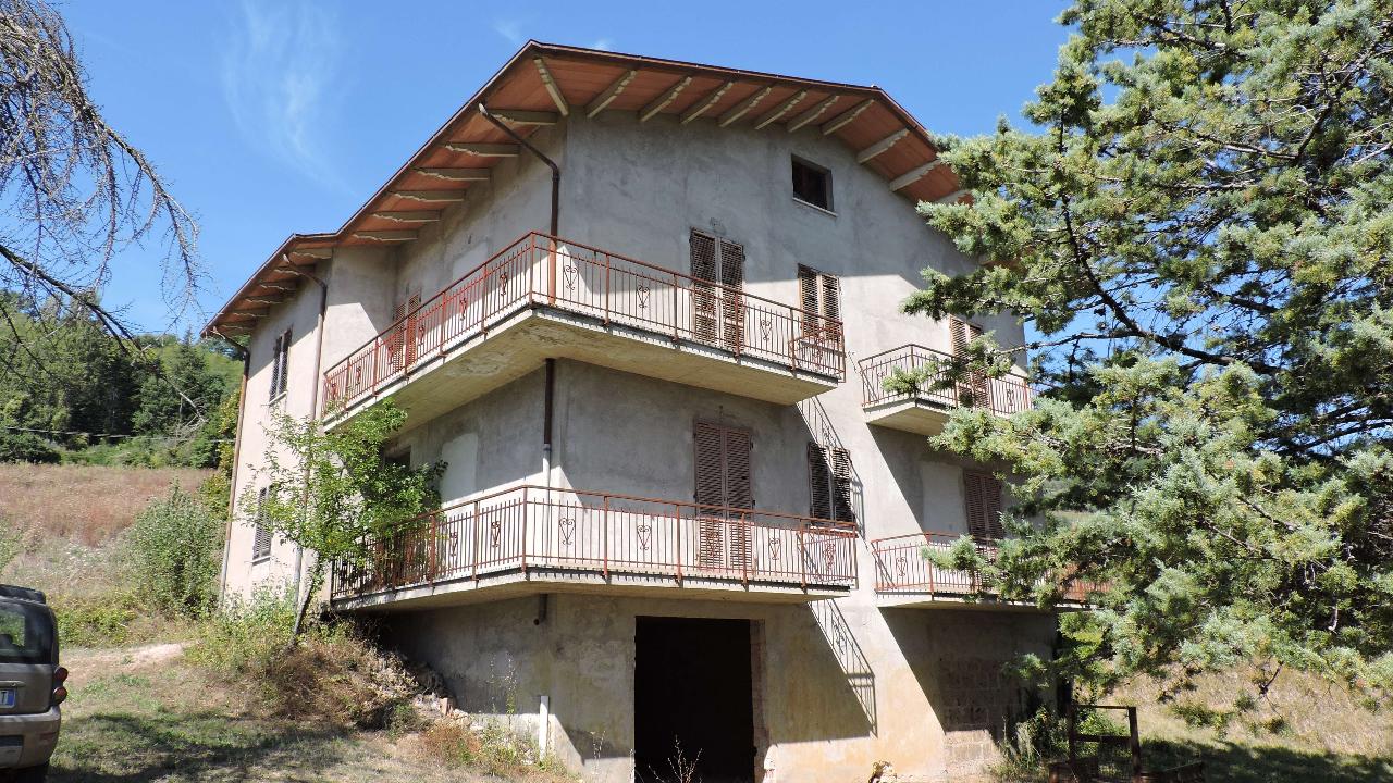 Terreno edificabile misto in vendita a Montone