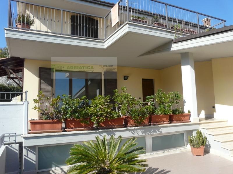 Villa in vendita a Acquaviva Picena