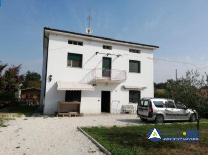 Villa in vendita a Mirandola