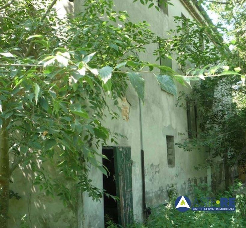 Rustico in vendita a Finale Emilia