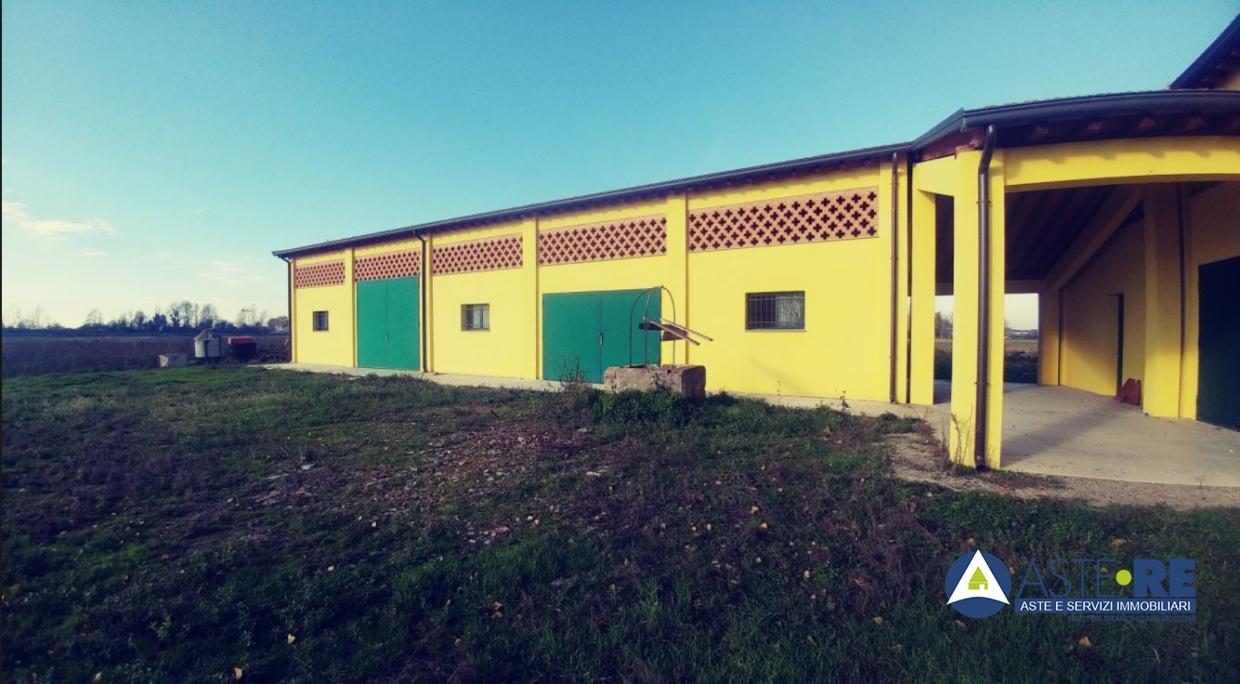 Palazzina commerciale in vendita a Finale Emilia