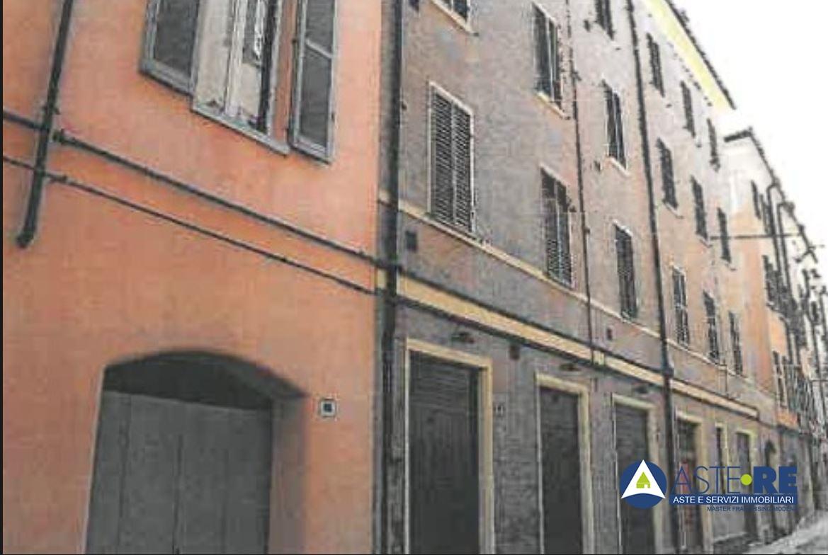 Negozio in vendita a Modena