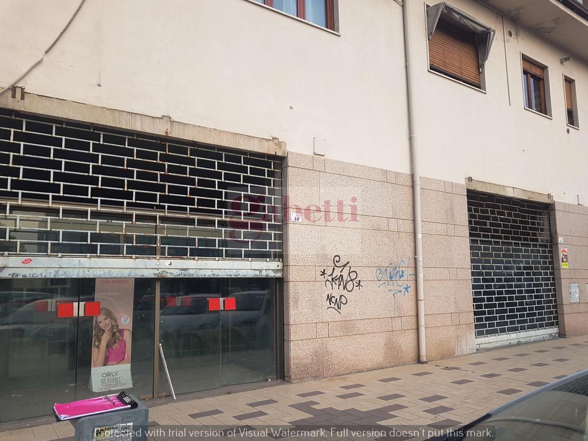 Negozio in affitto a Rende