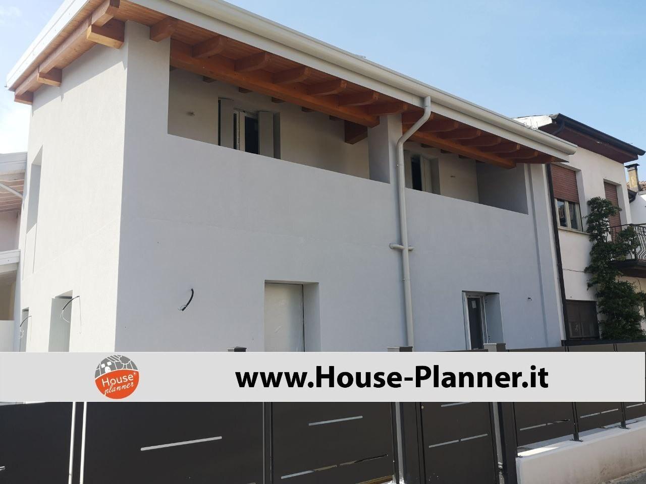 Casa indipendente in vendita a Villafranca Di Verona