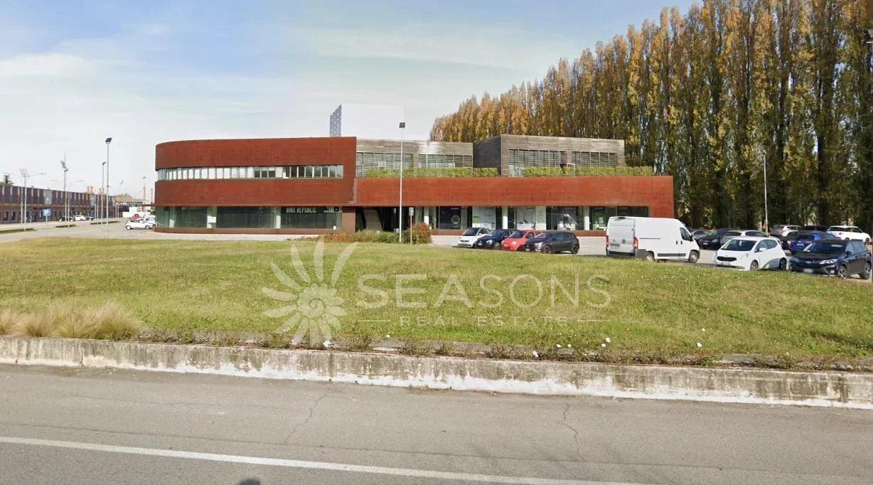 Locale commerciale in affitto a San Dona' Di Piave