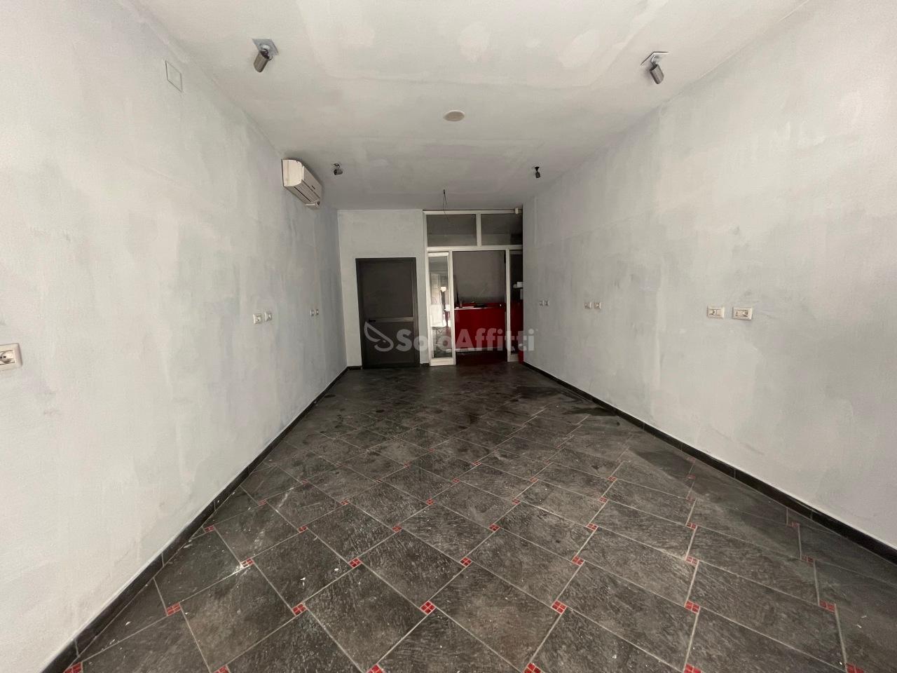 Negozio in affitto a Nettuno