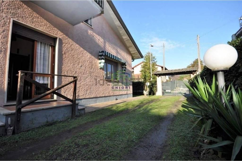 Villa bifamiliare in vendita a Montignoso