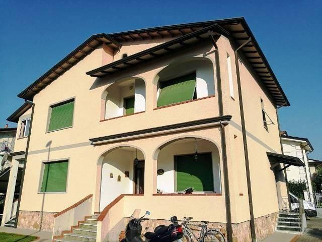 Villa bifamiliare in vendita a Massa