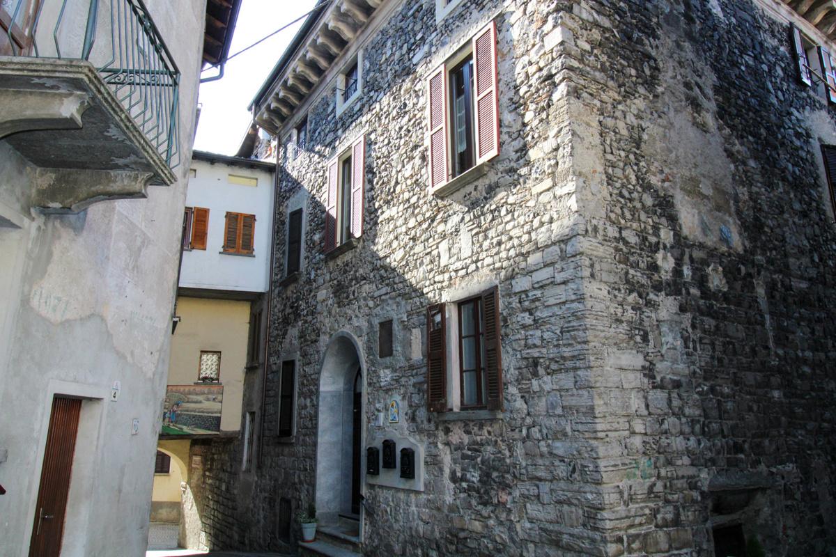 Appartamento in vendita a Claino Con Osteno