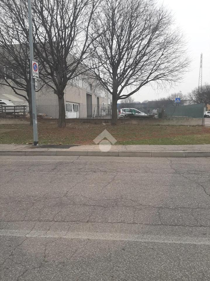 Capannone in affitto a Bussolengo