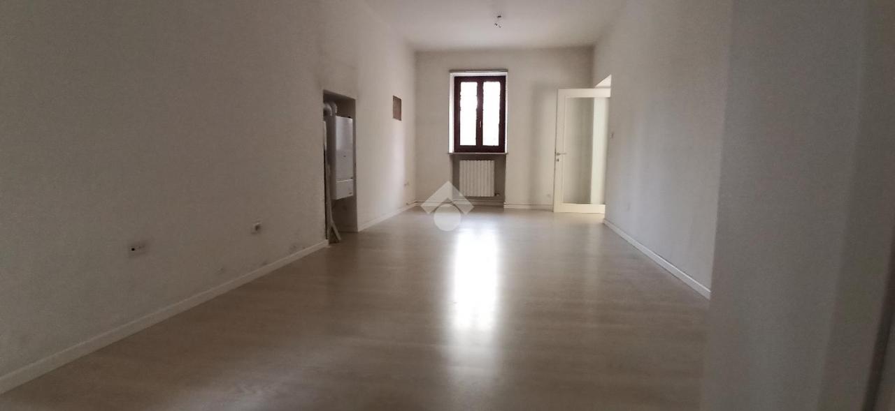 Negozio in affitto a Valeggio Sul Mincio