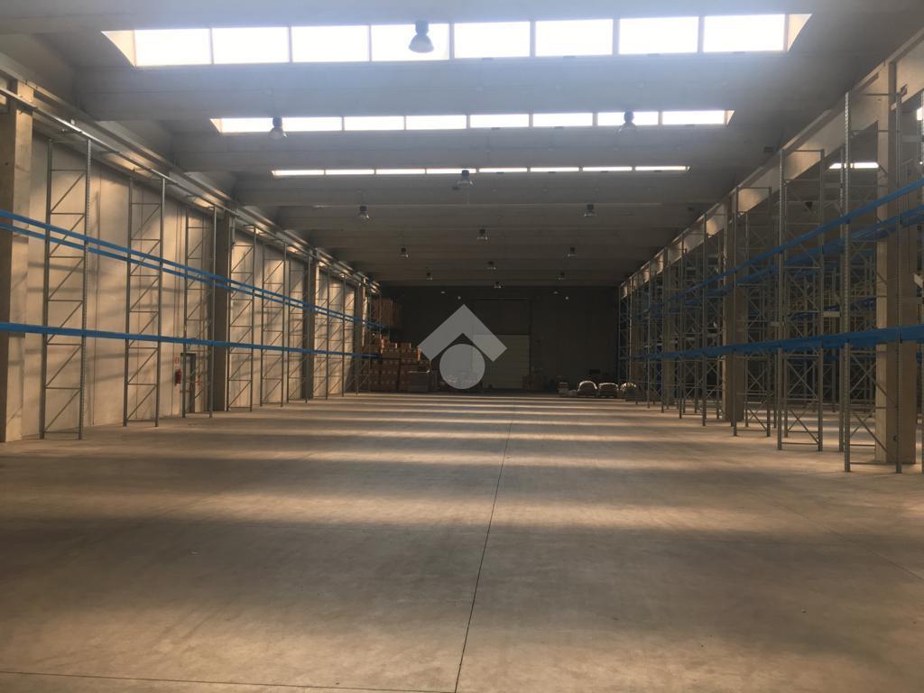 Capannone in vendita a Bussolengo