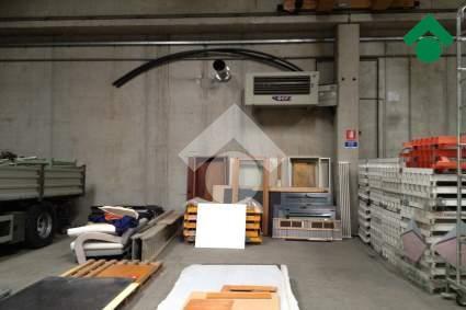 Capannone in vendita a Pescantina