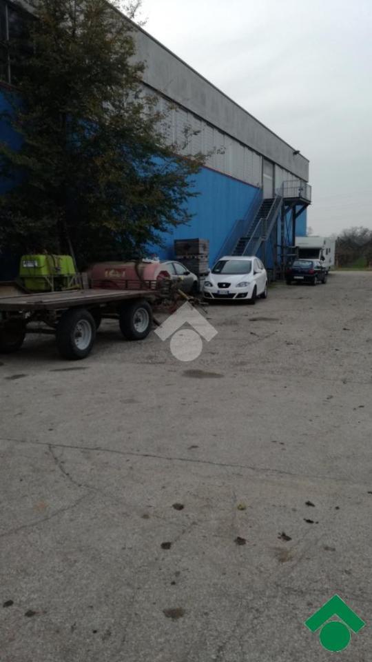 Capannone in vendita a Villafranca Di Verona