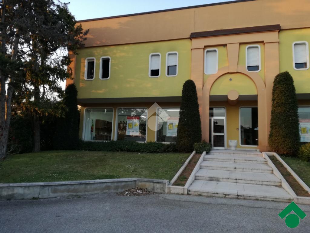 Negozio in vendita a Nogarole Rocca