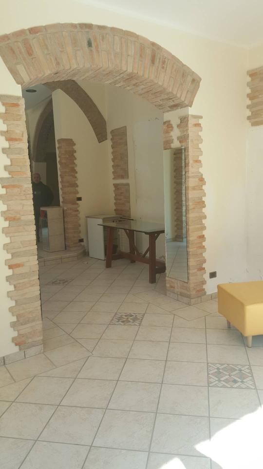 Esercizio commerciale in vendita/affitto a Castel Bolognese