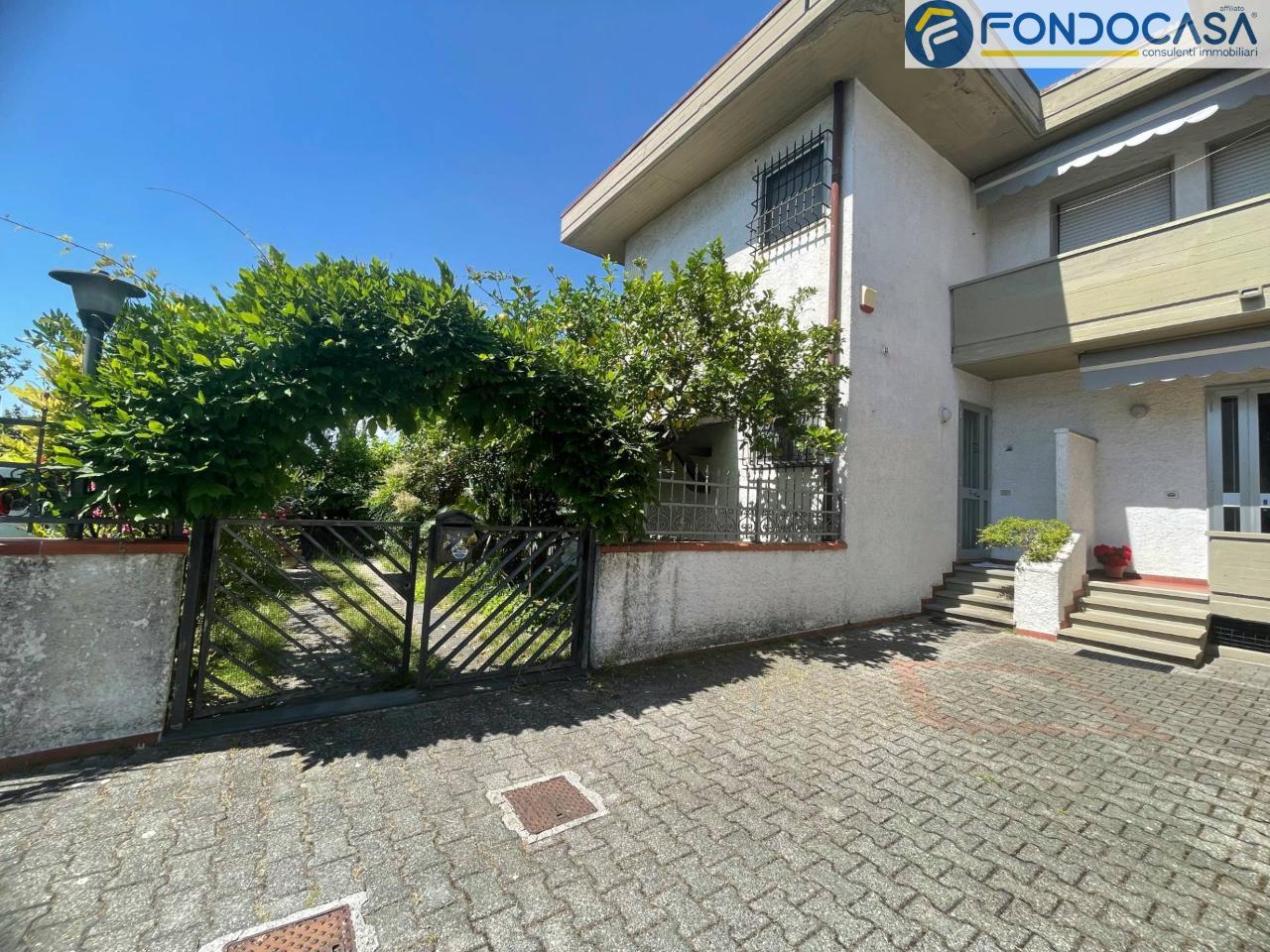 Casa indipendente in vendita a Massa