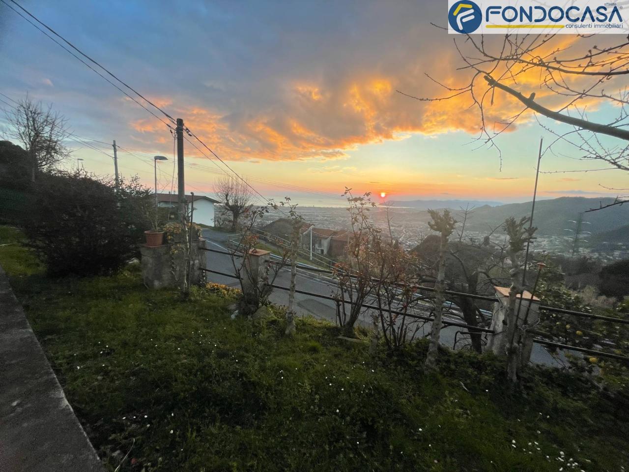 Casa indipendente in vendita a Massa