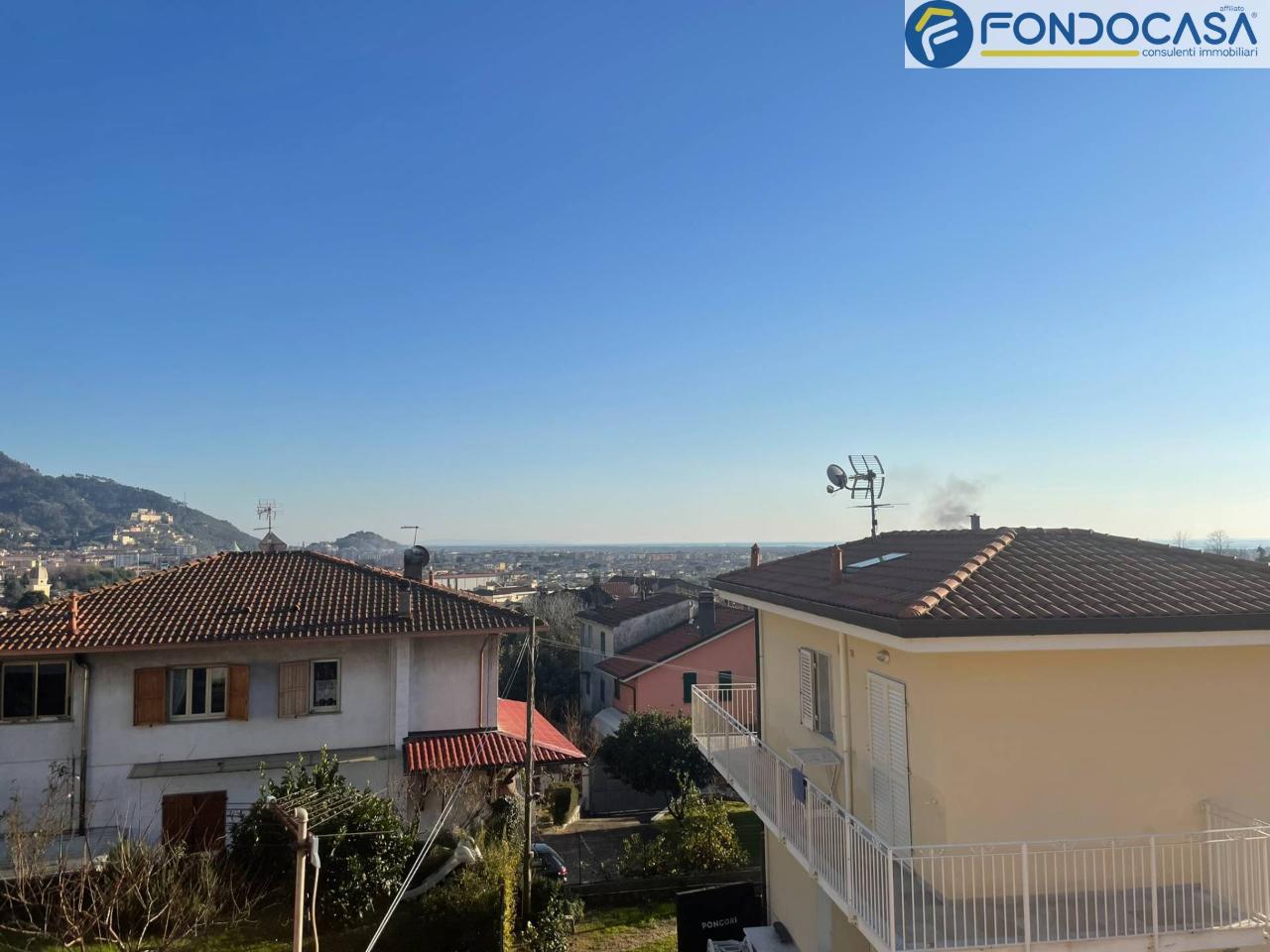 Casa indipendente in vendita a Massa