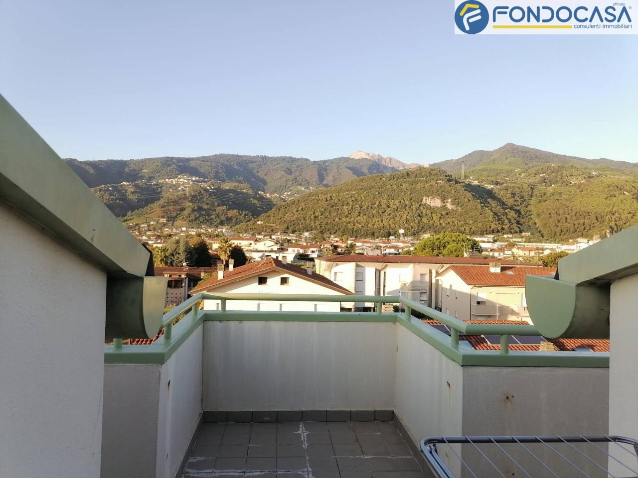 Attico in vendita a Montignoso