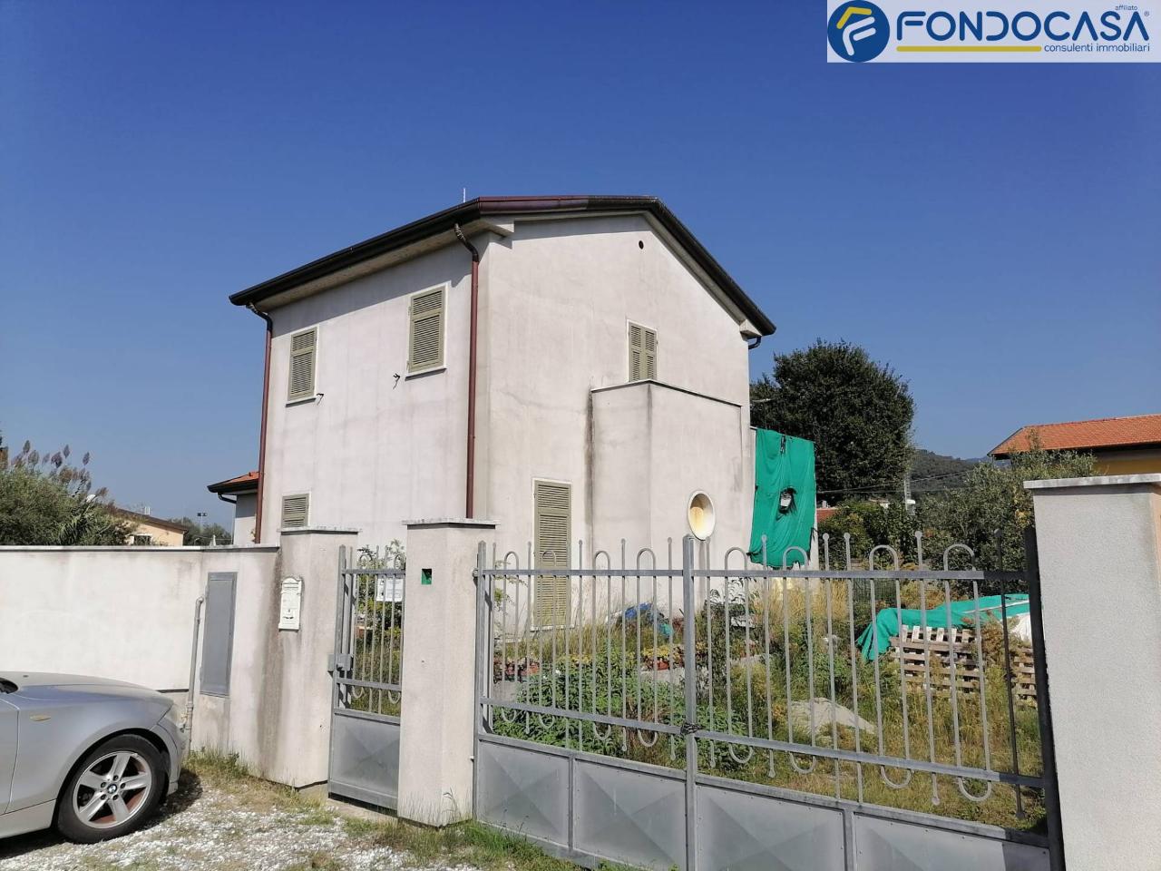 Villa in vendita a Luni