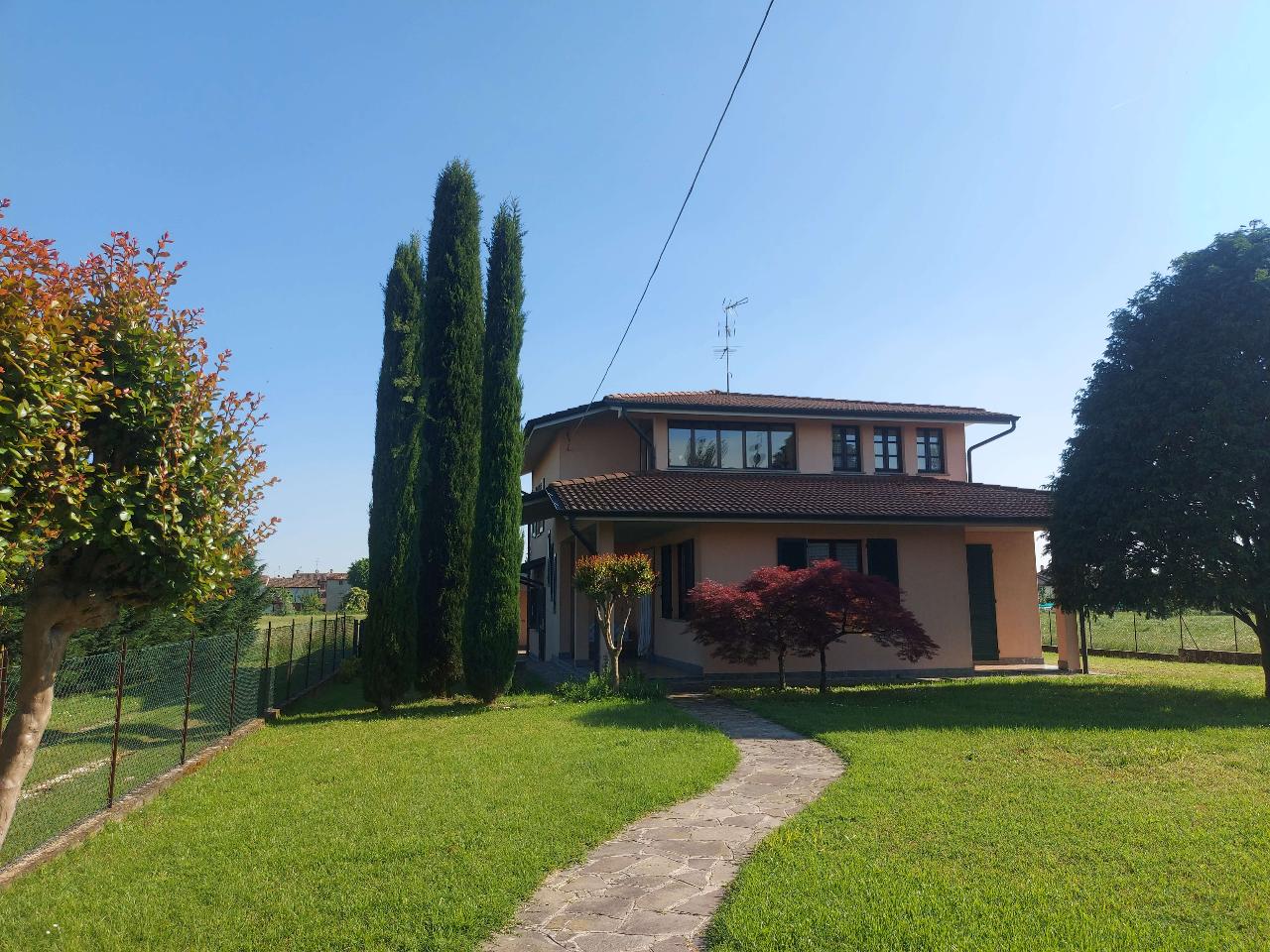 Villa unifamiliare in vendita a Monte Cremasco