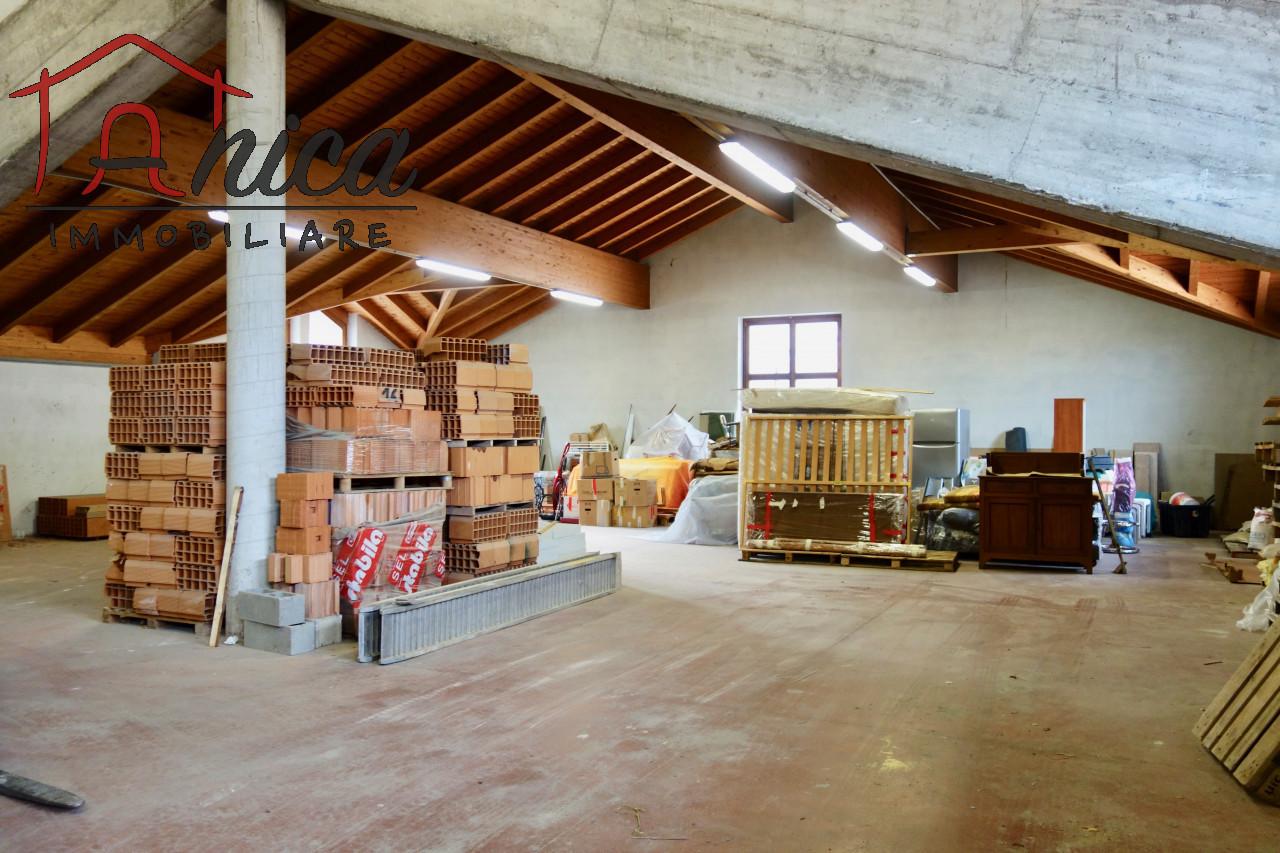 Capannone in vendita a Fai Della Paganella
