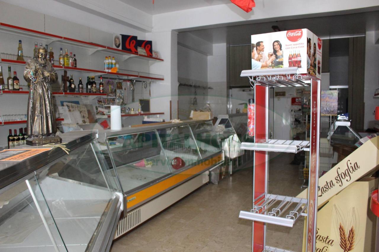 Locale commerciale in affitto a Ospedaletto D'Alpinolo