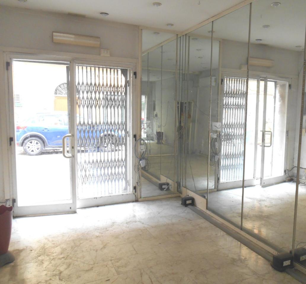 Esercizio commerciale in affitto a Pisa