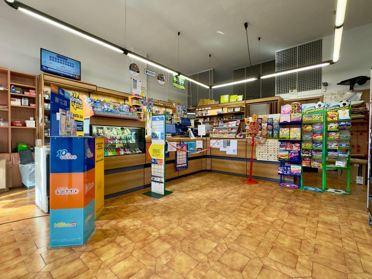 Esercizio commerciale in vendita a Sesto San Giovanni