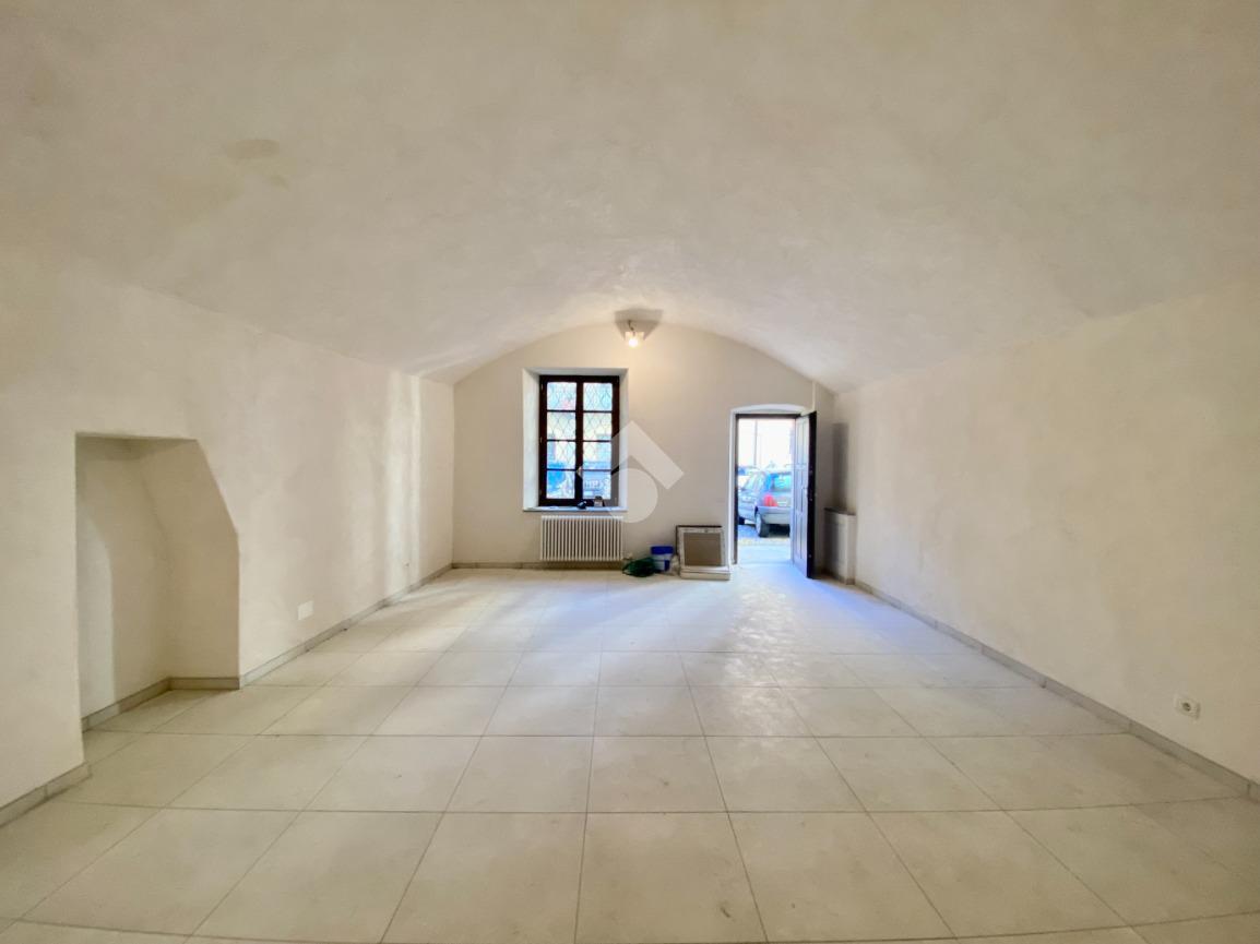 Negozio in vendita a Aosta