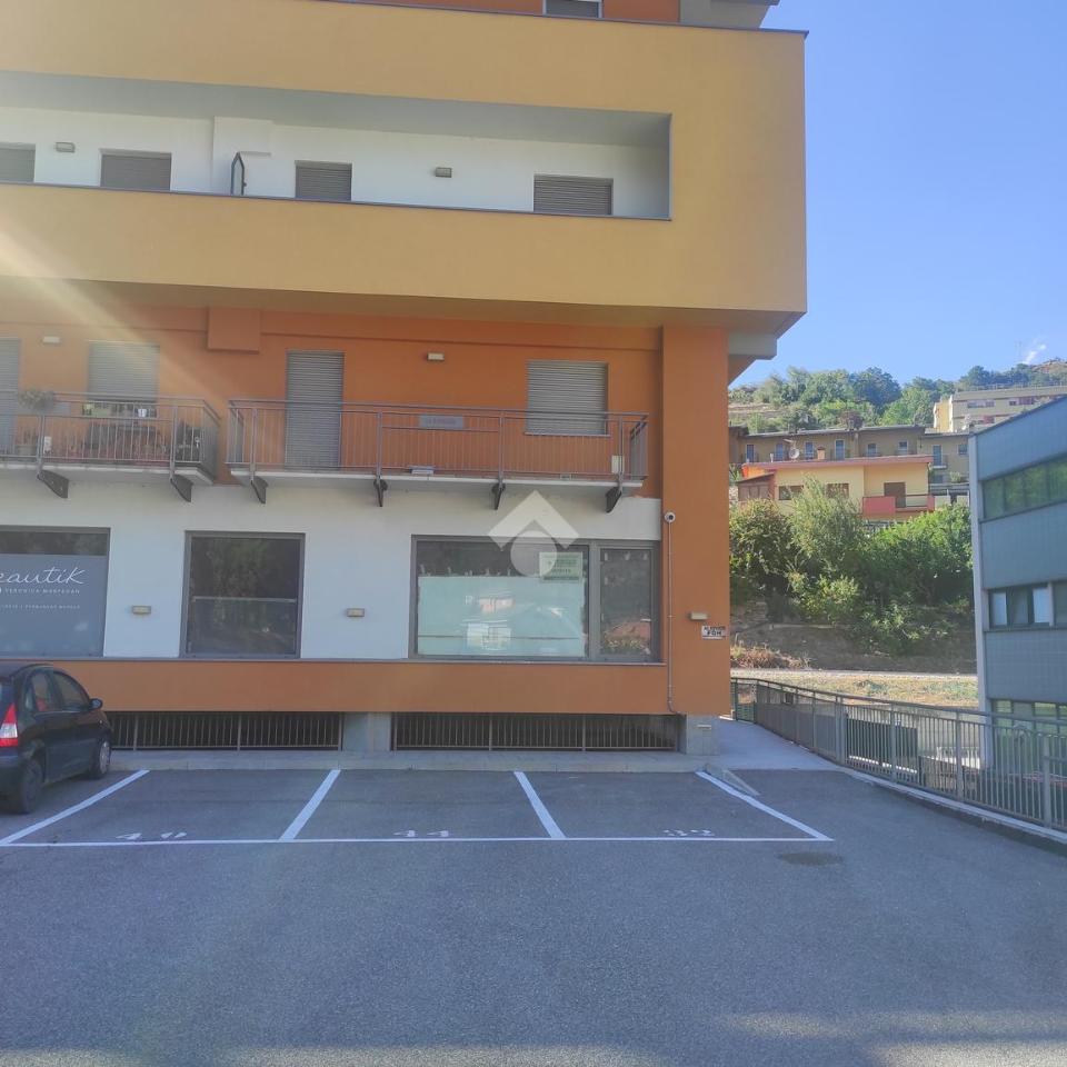Negozio in vendita a Aosta