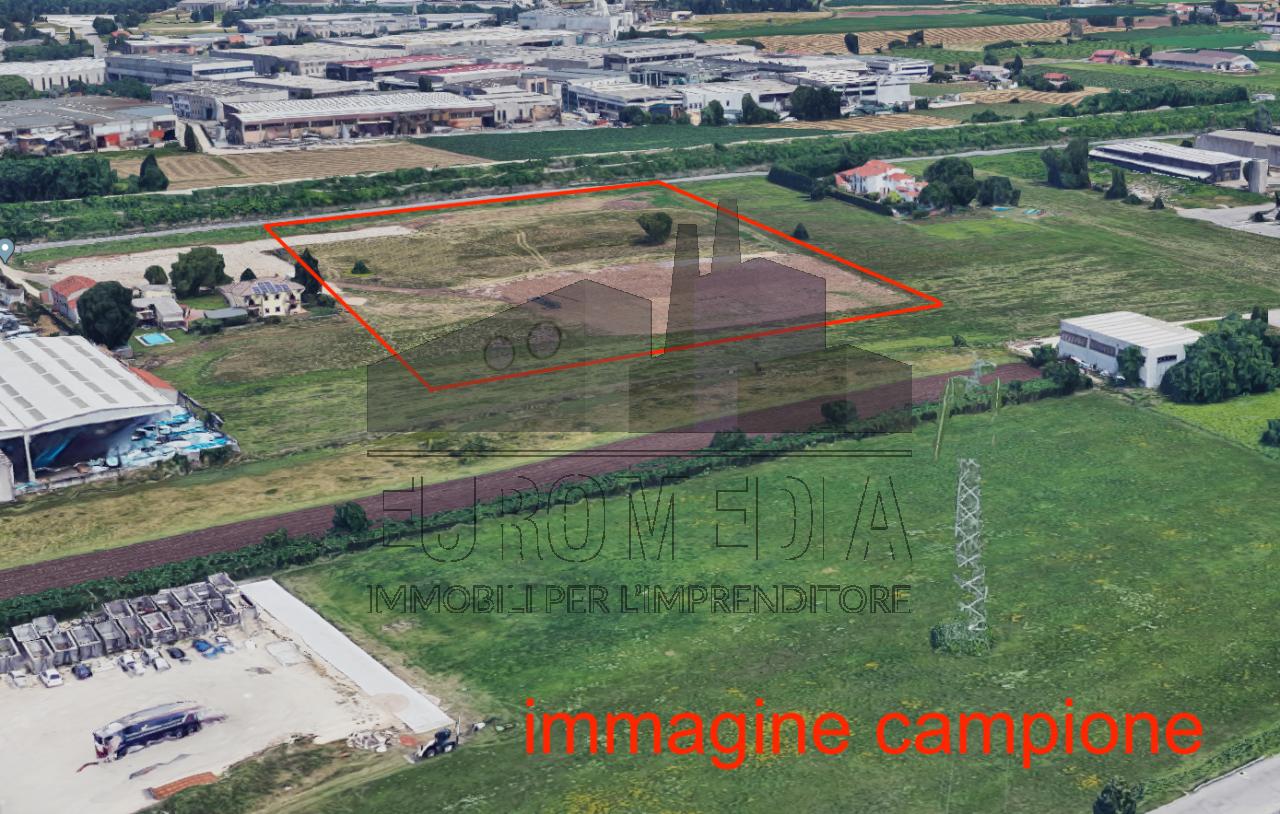 Terreno edificabile commerciale in vendita a Montecchio Maggiore