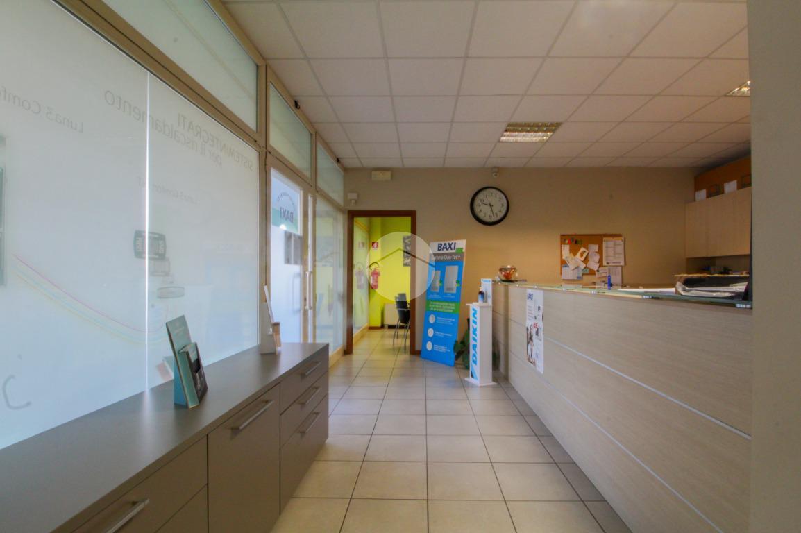 Negozio in affitto a Azzano Mella