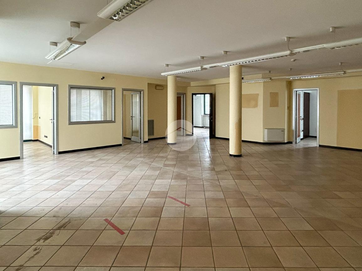 Negozio in affitto a Bagnolo Mella