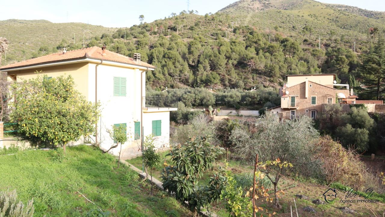 Casa indipendente in vendita a Cisano Sul Neva