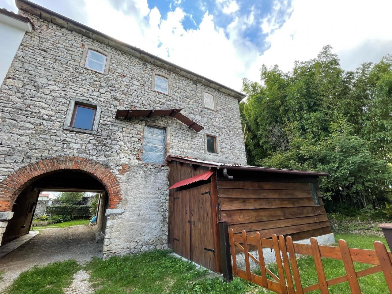 Magazzino in vendita a Revine Lago