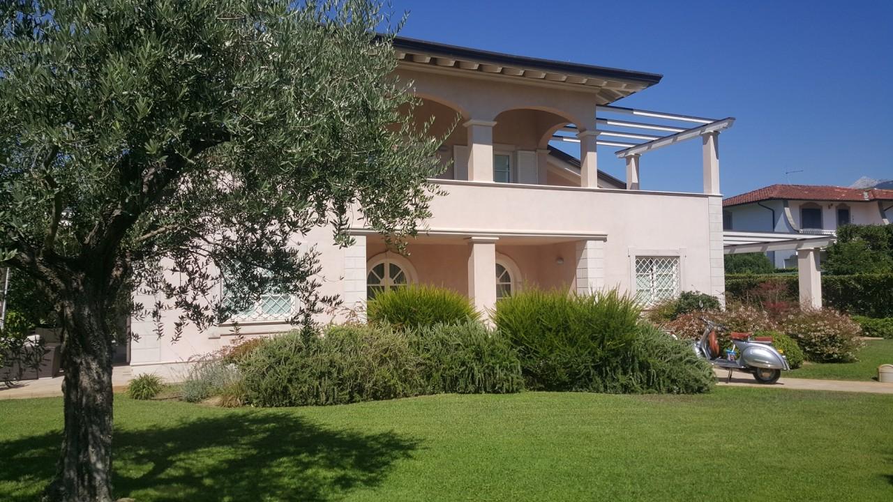 Villa in vendita a Forte Dei Marmi