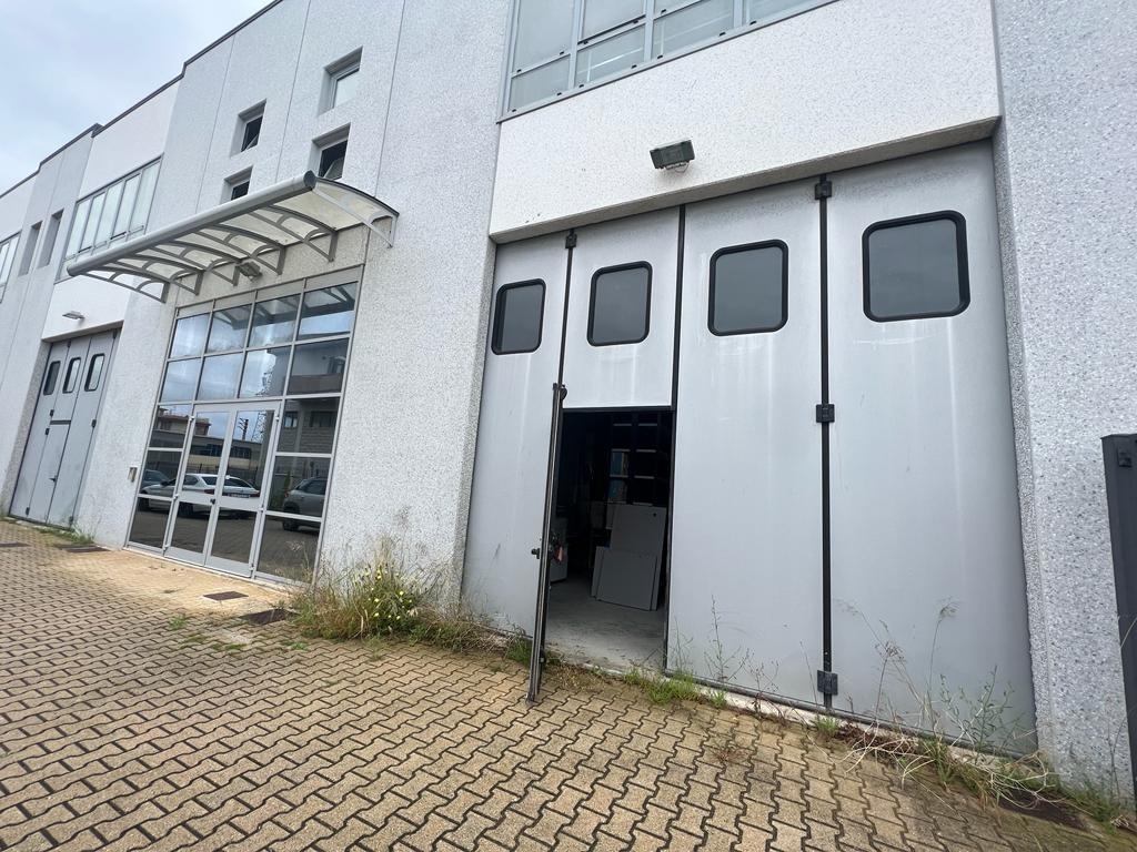 Palazzina commerciale in vendita a Follonica