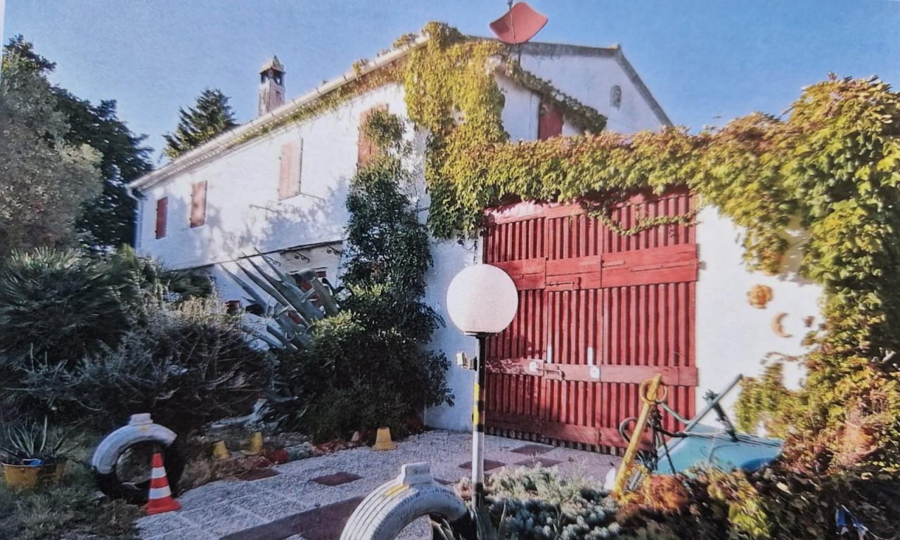 Casa colonica in vendita a Monte San Vito