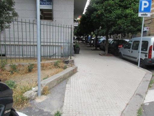 Palazzina commerciale in vendita a Genova