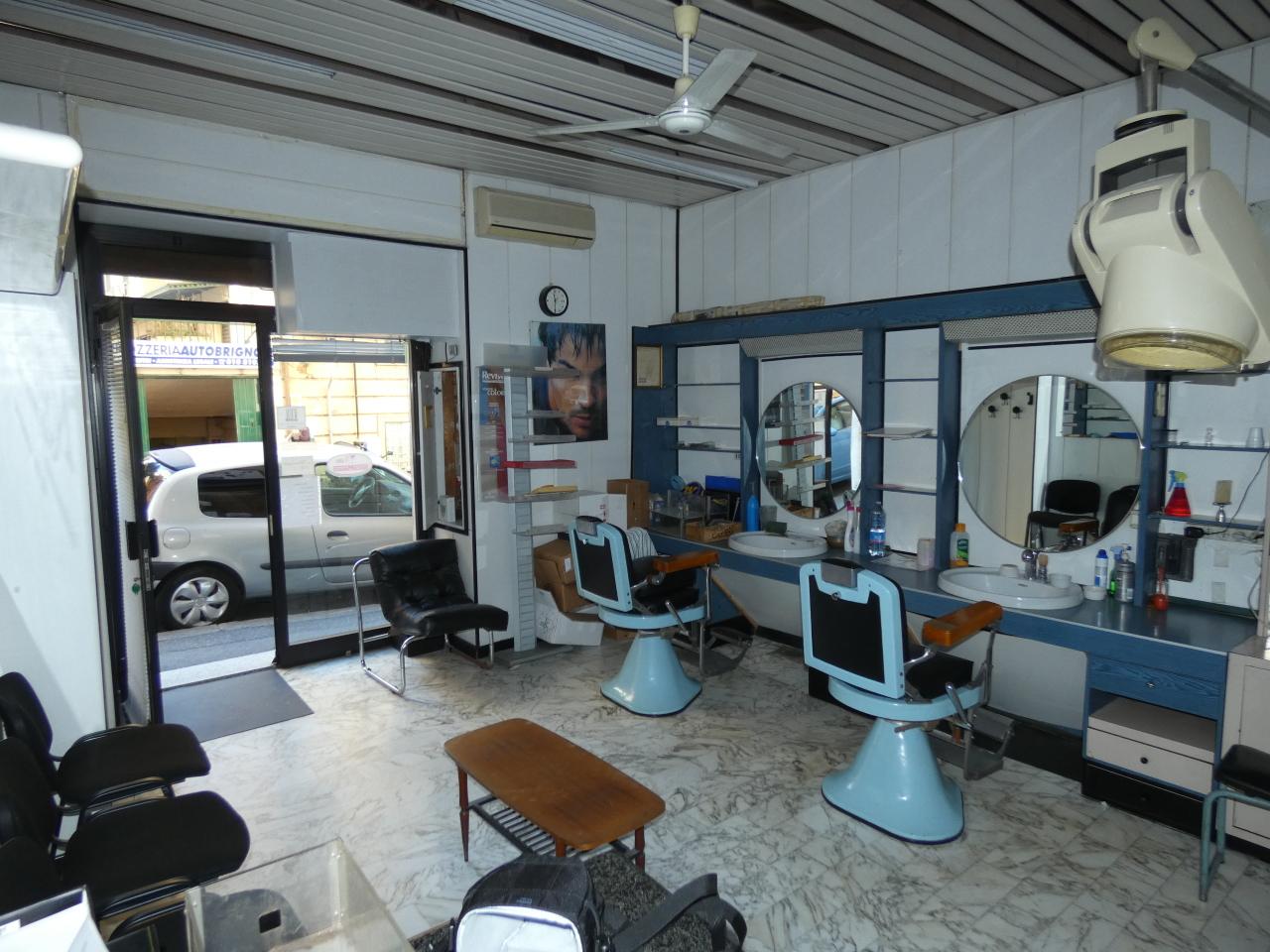 Palazzina commerciale in vendita a Genova