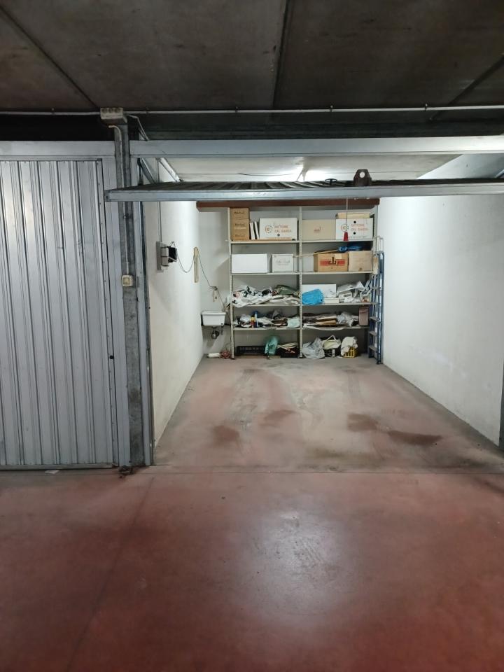 Parcheggio chiuso in vendita a Genova